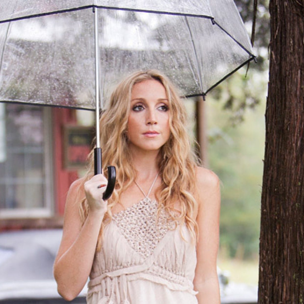 CONVERSATIONS WITH… Ashley Monroe – The Bluegrass Situation