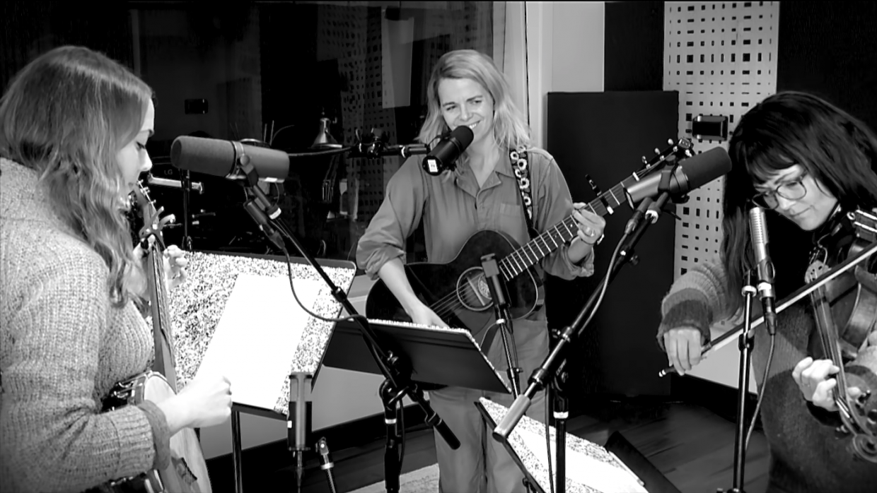 WATCH: I'm With Her Celebrate Dolly Parton, 'Trio II' with "Lover's ...