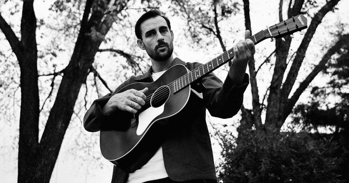 WATCH: Robert Ellis, "On the Run" (Luck Sessions at TX Whiskey Ranch ...