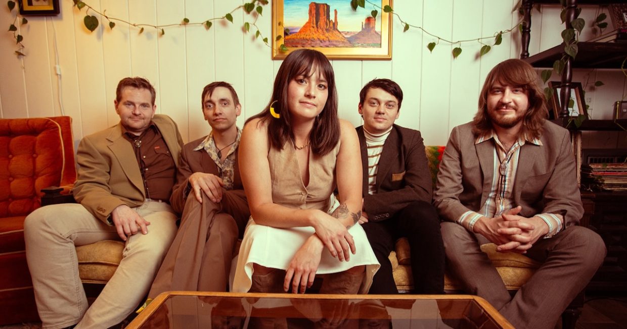 One to Watch: AJ Lee & Blue Summit - The Bluegrass Situation