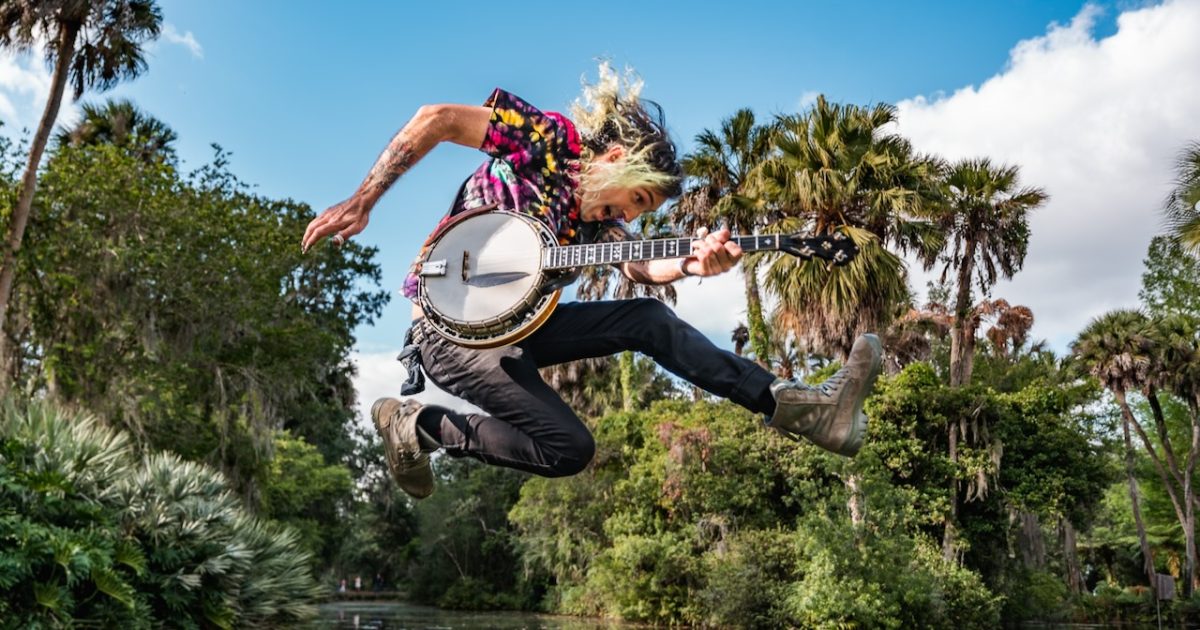 Banjo Player Kyle Tuttle Reflects on Personal Growth and 'Labor of Lust ...